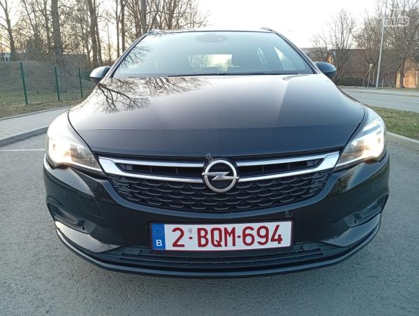 Black Opel Astra 2017 in Vilnius, with an engine capacity of 1.60 L and mileage of 231 thousand km for 5300 €, photo 2 on AUTOMOTO.COM.LV