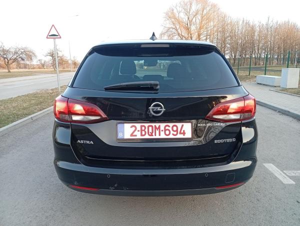 Black Opel Astra 2017 in Vilnius, with an engine capacity of 1.60 L and mileage of 231 thousand km for 5300 €, photo 6 on AUTOMOTO.COM.LV