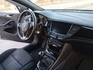 Black Opel Astra 2017 in Vilnius, with an engine capacity of 1.60 L and mileage of 231 thousand km for 5300 €, photo 17 on AUTOMOTO.COM.LV
