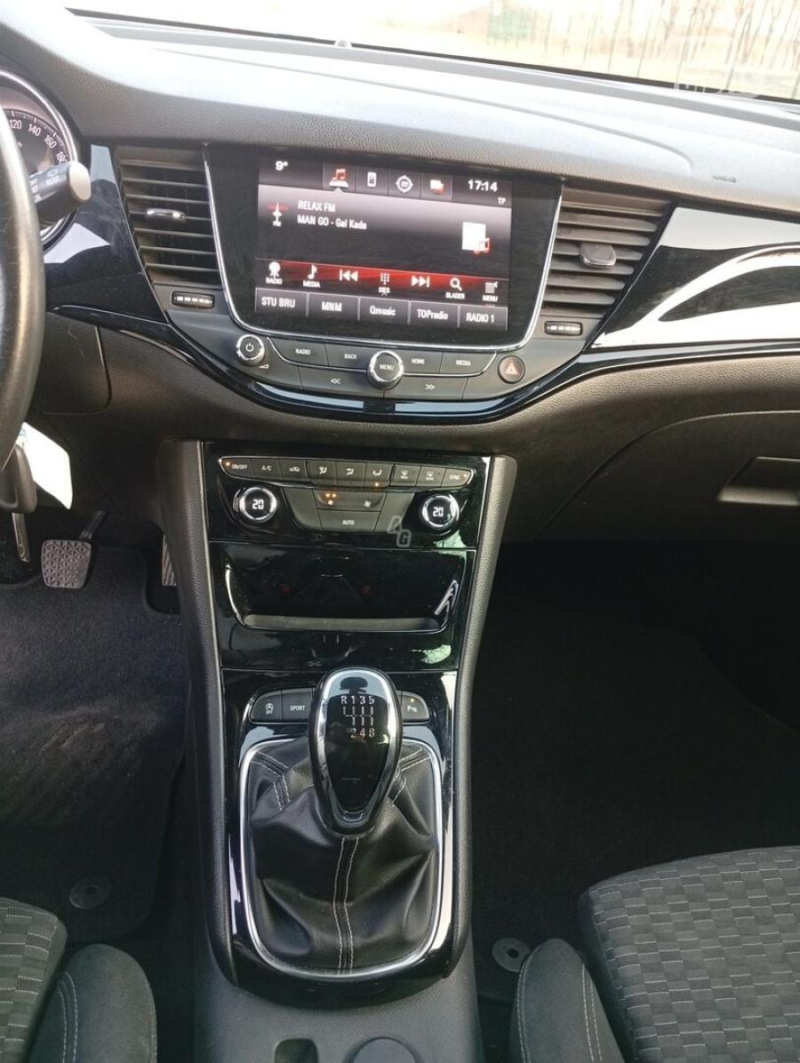 Black Opel Astra 2017 in Vilnius, with an engine capacity of 1.60 L and mileage of 231 thousand km for 5300 €, photo 22 on AUTOMOTO.COM.LV