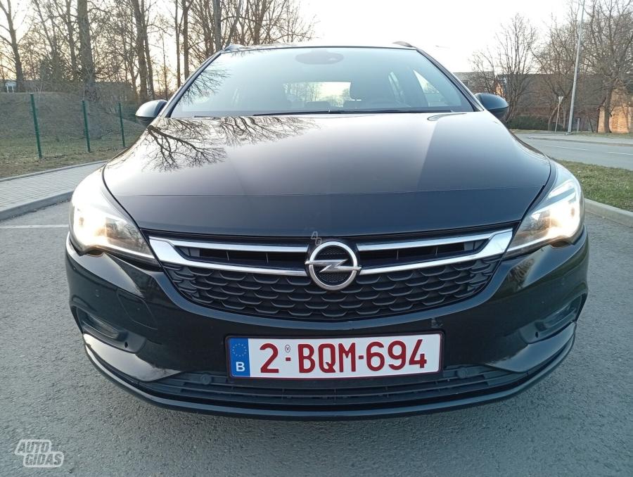 Black Opel Astra 2017 in Vilnius, with an engine capacity of 1.60 L and mileage of 231 thousand km for 5300 €, photo 3 on AUTOMOTO.COM.LV