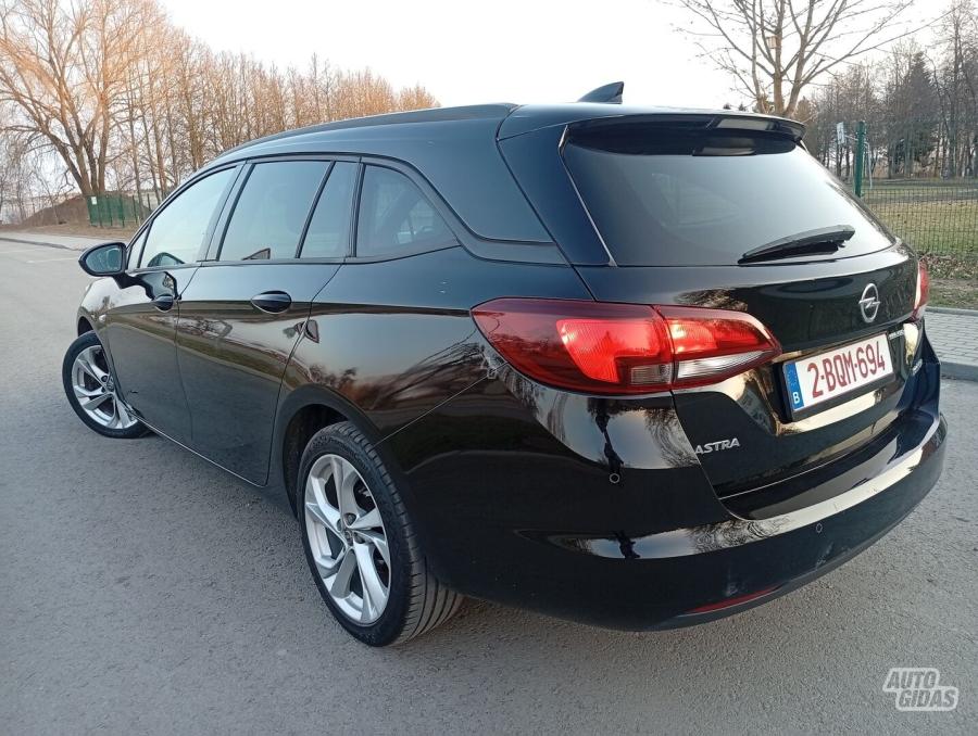 Black Opel Astra 2017 in Vilnius, with an engine capacity of 1.60 L and mileage of 231 thousand km for 5300 €, photo 5 on AUTOMOTO.COM.LV
