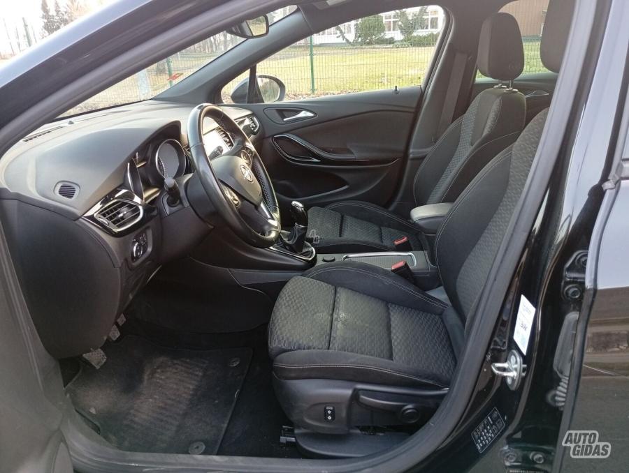 Black Opel Astra 2017 in Vilnius, with an engine capacity of 1.60 L and mileage of 231 thousand km for 5300 €, photo 23 on AUTOMOTO.COM.LV
