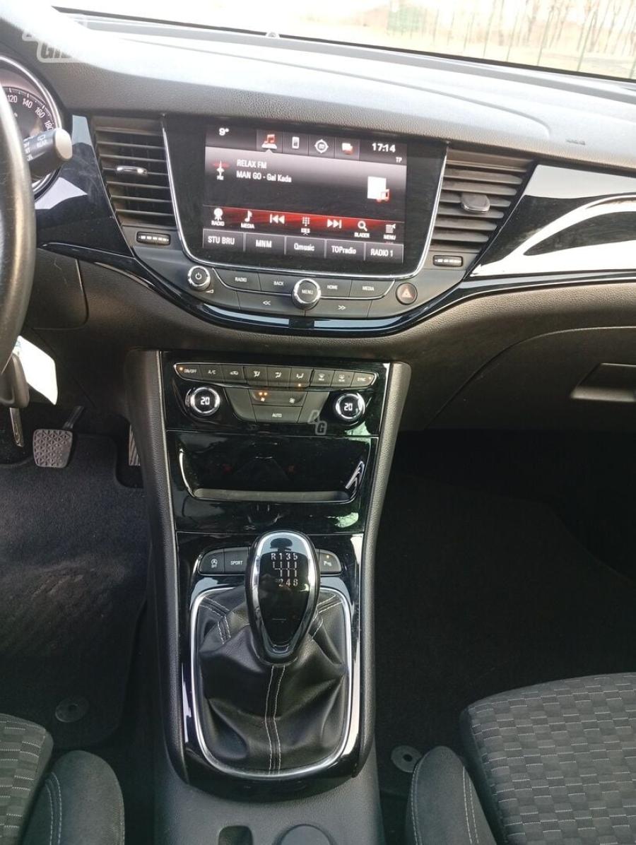 Black Opel Astra 2017 in Vilnius, with an engine capacity of 1.60 L and mileage of 231 thousand km for 5300 €, photo 25 on AUTOMOTO.COM.LV