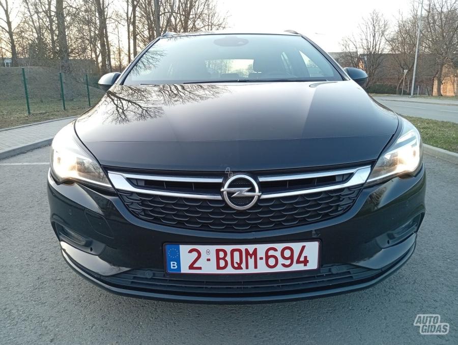 Black Opel Astra 2017 in Vilnius, with an engine capacity of 1.60 L and mileage of 231 thousand km for 5300 €, photo 3 on AUTOMOTO.COM.LV