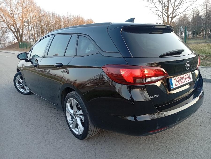 Black Opel Astra 2017 in Vilnius, with an engine capacity of 1.60 L and mileage of 231 thousand km for 5300 €, photo 5 on AUTOMOTO.COM.LV