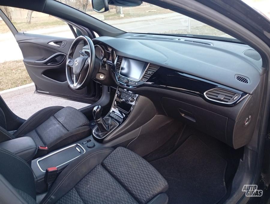 Black Opel Astra 2017 in Vilnius, with an engine capacity of 1.60 L and mileage of 231 thousand km for 5300 €, photo 20 on AUTOMOTO.COM.LV