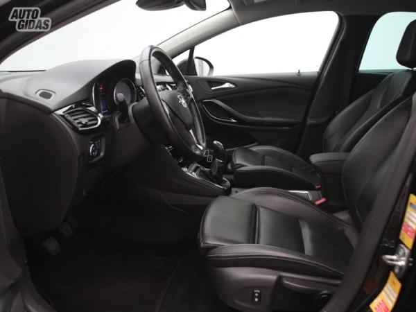 Black Opel Astra 2017 in Vilnius, with an engine capacity of 1.60 L and mileage of 207 thousand km for 7799 €, photo 4 on AUTOMOTO.COM.LV