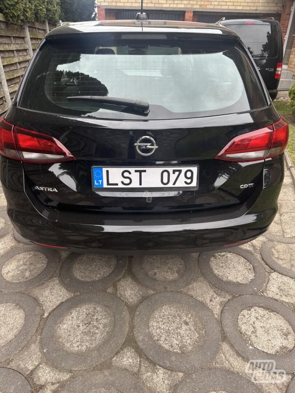 Black Opel Astra 2017 in Panevezys, with an engine capacity of 1.60 L and mileage of 177 thousand km for 5500 €, photo 4 on AUTOMOTO.COM.LV