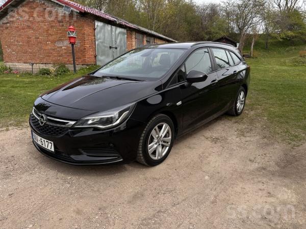 Black Opel Astra 2017 in Liepaja, with an engine capacity of 1.60 L and mileage of 192 thousand km for 6500 €, photo 1 on AUTOMOTO.COM.LV
