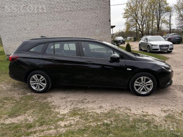 Black Opel Astra 2017 in Liepaja, with an engine capacity of 1.60 L and mileage of 192 thousand km for 6500 €, photo 4 on AUTOMOTO.COM.LV