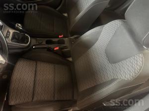 Black Opel Astra 2017 in Jekabpils, with an engine capacity of 1.60 L and mileage of 280 thousand km for 4600 €, photo 9 on AUTOMOTO.COM.LV