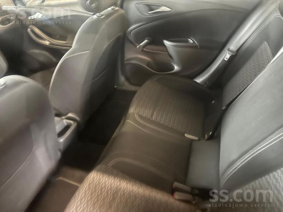 Black Opel Astra 2017 in Jekabpils, with an engine capacity of 1.60 L and mileage of 280 thousand km for 4600 €, photo 10 on AUTOMOTO.COM.LV