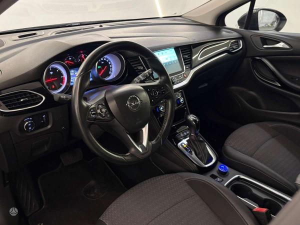 Black Opel Astra 2017 in Marijampole, with an engine capacity of 1.60 L and mileage of 270 thousand km for 6999 €, photo 2 on AUTOMOTO.COM.LV