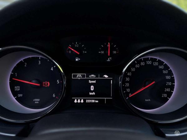 Black Opel Astra 2017 in Kretinga, with an engine capacity of 1.60 L and mileage of 223 thousand km for 5500 €, photo 9 on AUTOMOTO.COM.LV