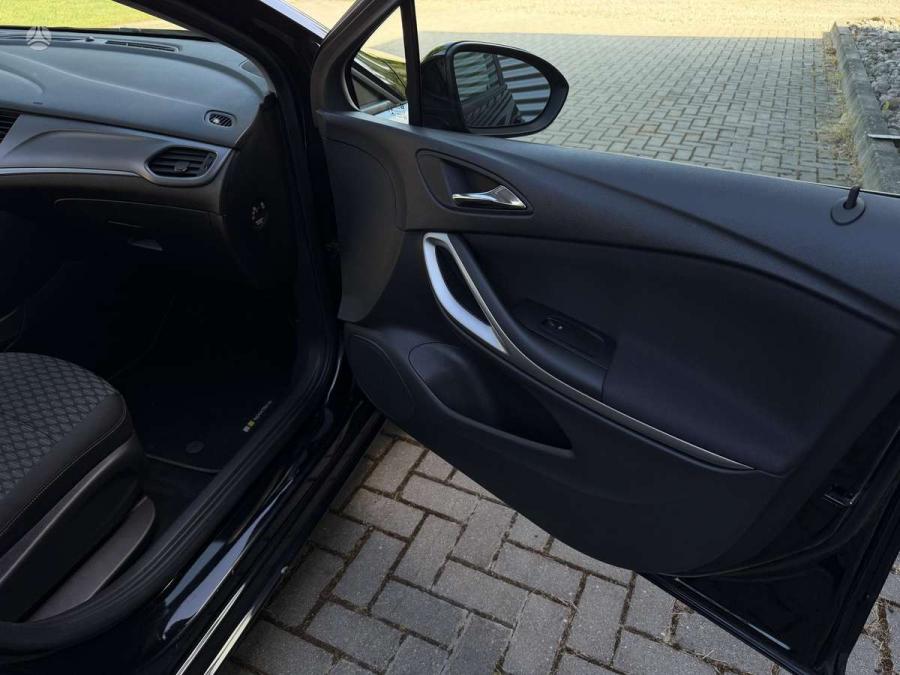 Melns Opel Astra 2017 Kretinga, ar dzinēja tilpumu 1.60 L un nobraukumu 223 tūkst. km par 5500 €, foto 18 vietnē AUTOMOTO.COM.LV