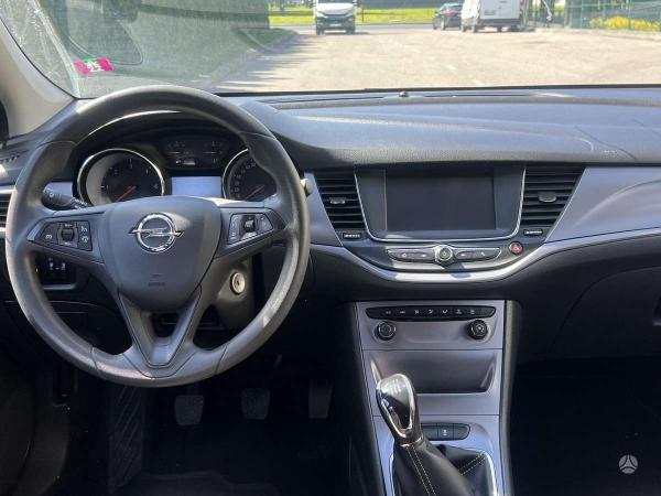 Black Opel Astra 2017 in Kaunas, with an engine capacity of 1.60 L and mileage of 281 thousand km for 5250 €, photo 11 on AUTOMOTO.COM.LV