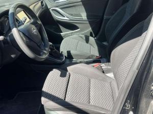 Black Opel Astra 2017 in Kaunas, with an engine capacity of 1.60 L and mileage of 281 thousand km for 5250 €, photo 14 on AUTOMOTO.COM.LV
