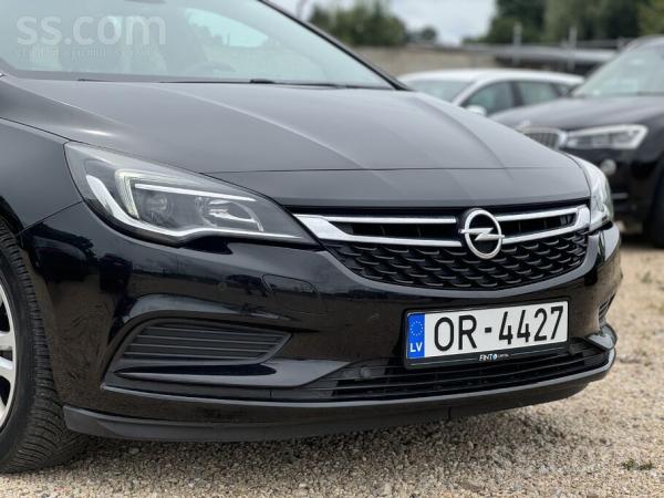 Black Opel Astra 2017 in Valmiera, with an engine capacity of 1.00 L and mileage of 216 thousand km for 7790 €, photo 3 on AUTOMOTO.COM.LV