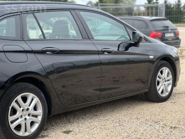 Black Opel Astra 2017 in Valmiera, with an engine capacity of 1.00 L and mileage of 216 thousand km for 7790 €, photo 5 on AUTOMOTO.COM.LV