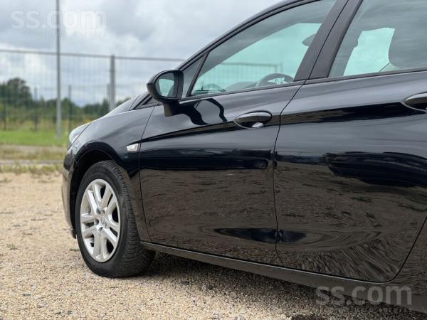 Black Opel Astra 2017 in Valmiera, with an engine capacity of 1.00 L and mileage of 216 thousand km for 7790 €, photo 9 on AUTOMOTO.COM.LV