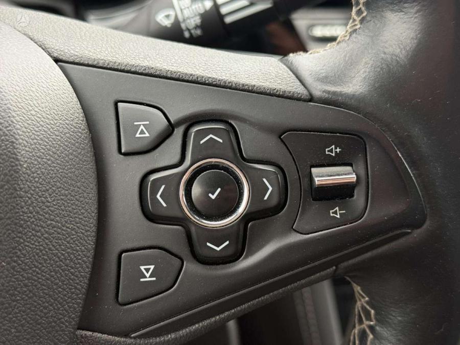 Black Opel Astra 2017 in Kaunas, with an engine capacity of 1.60 L and mileage of 219 thousand km for 6999 €, photo 20 on AUTOMOTO.COM.LV