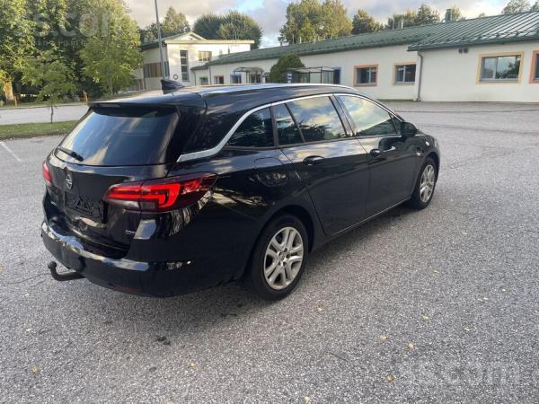 Black Opel Astra 2017 in Cesis, with an engine capacity of 1.60 L and mileage of 270 thousand km for 4500 €, photo 4 on AUTOMOTO.COM.LV