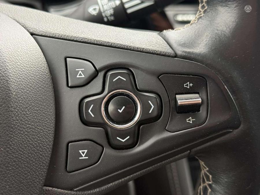 Black Opel Astra 2017 in Kaunas, with an engine capacity of 1.60 L and mileage of 219 thousand km for 6999 €, photo 20 on AUTOMOTO.COM.LV