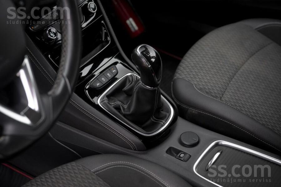 Melns Opel Astra 2017 Tukums, ar dzinēja tilpumu 1.60 L un nobraukumu 232 tūkst. km par 6990 €, foto 24 vietnē AUTOMOTO.COM.LV