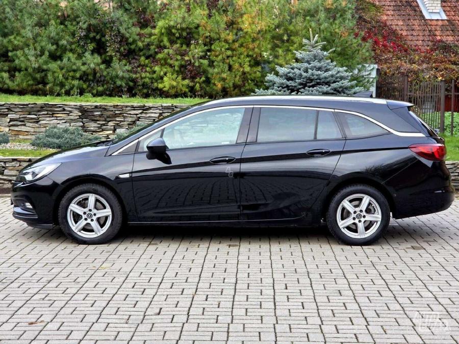 Black Opel Astra 2018 in Vilnius, with an engine capacity of 1.60 L and mileage of 267 thousand km for 6600 €, photo 5 on AUTOMOTO.COM.LV