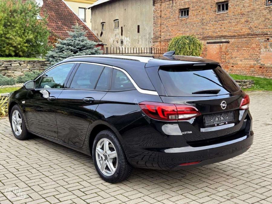Black Opel Astra 2018 in Vilnius, with an engine capacity of 1.60 L and mileage of 267 thousand km for 6600 €, photo 7 on AUTOMOTO.COM.LV