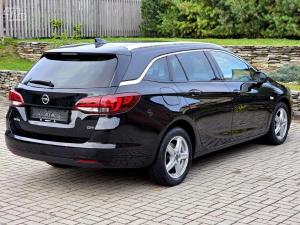 Black Opel Astra 2018 in Vilnius, with an engine capacity of 1.60 L and mileage of 267 thousand km for 6600 €, photo 9 on AUTOMOTO.COM.LV