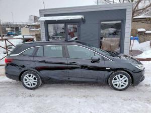 Black Opel Astra 2018 in Klaipeda, with an engine capacity of 1.60 L and mileage of 213 thousand km for 4999 €, photo 3 on AUTOMOTO.COM.LV