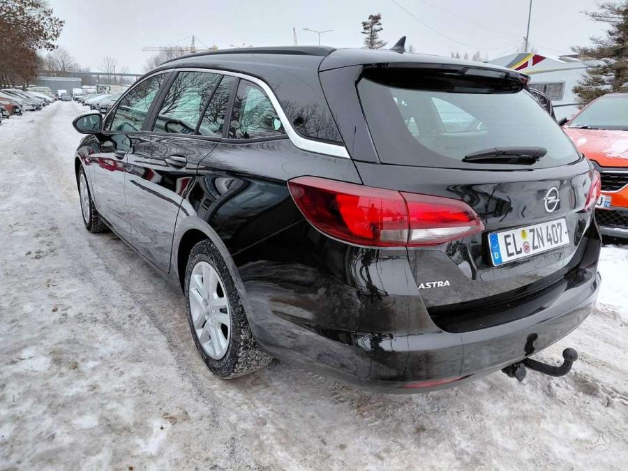 Black Opel Astra 2018 in Klaipeda, with an engine capacity of 1.60 L and mileage of 213 thousand km for 4999 €, photo 6 on AUTOMOTO.COM.LV
