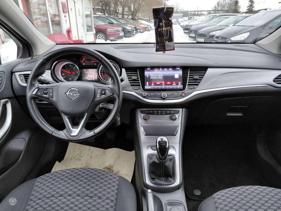 Black Opel Astra 2018 in Klaipeda, with an engine capacity of 1.60 L and mileage of 213 thousand km for 4999 €, photo 28 on AUTOMOTO.COM.LV