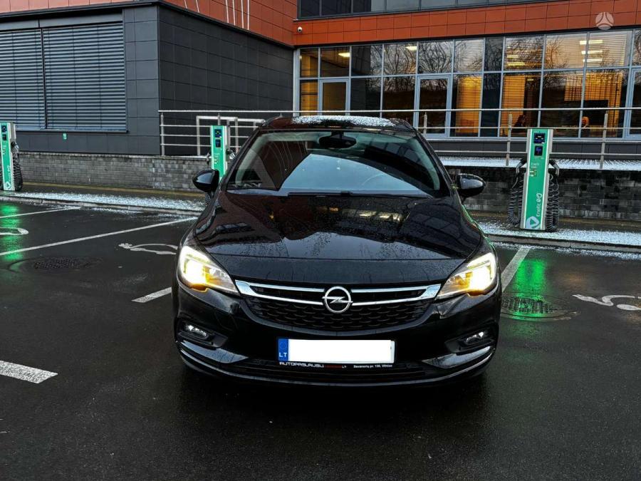Black Opel Astra 2018 in Vilnius, with an engine capacity of 1.60 L and mileage of 167 thousand km for 7300 €, photo 2 on AUTOMOTO.COM.LV