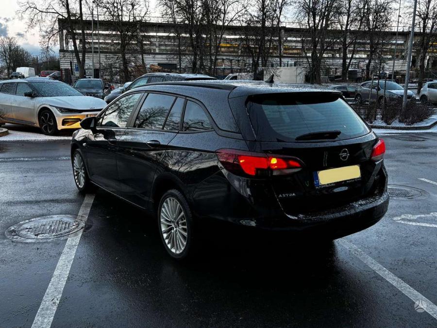 Black Opel Astra 2018 in Vilnius, with an engine capacity of 1.60 L and mileage of 167 thousand km for 7300 €, photo 6 on AUTOMOTO.COM.LV