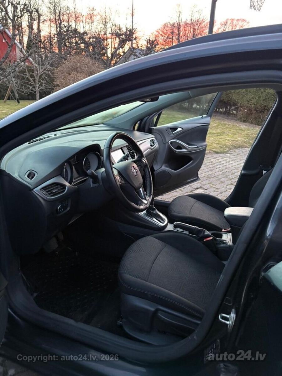 Black Opel Astra 2018 in Tallinn, with an engine capacity of 1.40 L and mileage of 88 thousand km for 13900 €, photo 9 on AUTOMOTO.COM.LV