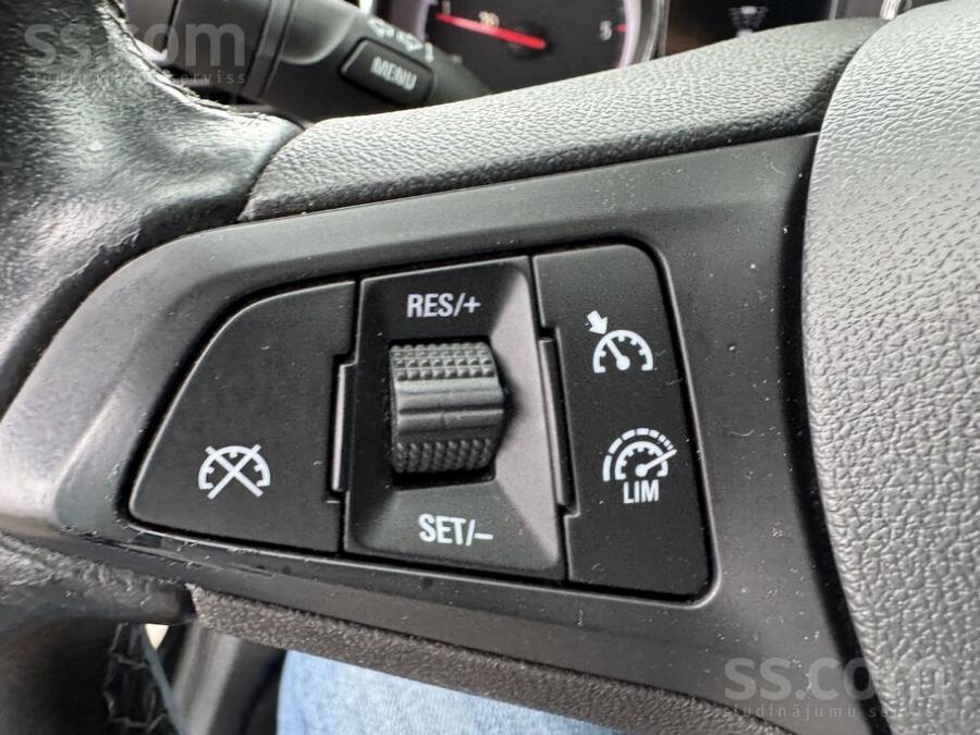Black Opel Astra 2018 in Ogre, with an engine capacity of 1.60 L and mileage of 179 thousand km for 7550 €, photo 19 on AUTOMOTO.COM.LV