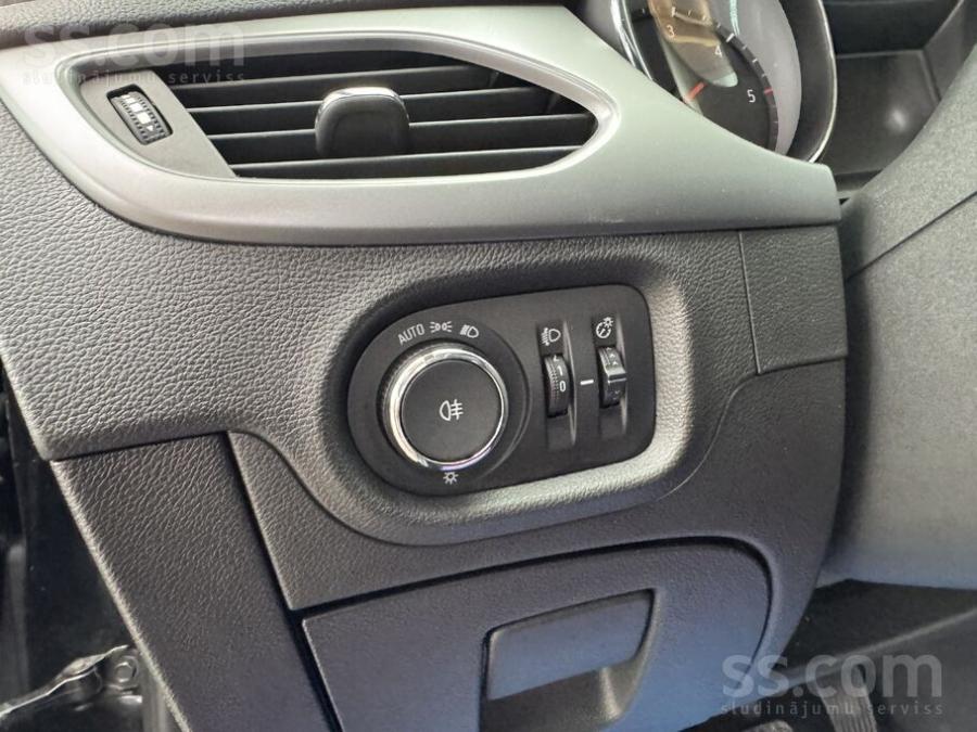 Black Opel Astra 2018 in Ogre, with an engine capacity of 1.60 L and mileage of 179 thousand km for 7550 €, photo 24 on AUTOMOTO.COM.LV