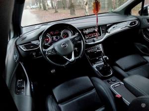 Black Opel Astra 2018 in Vilnius, with an engine capacity of 1.60 L and mileage of 212 thousand km for 8150 €, photo 4 on AUTOMOTO.COM.LV