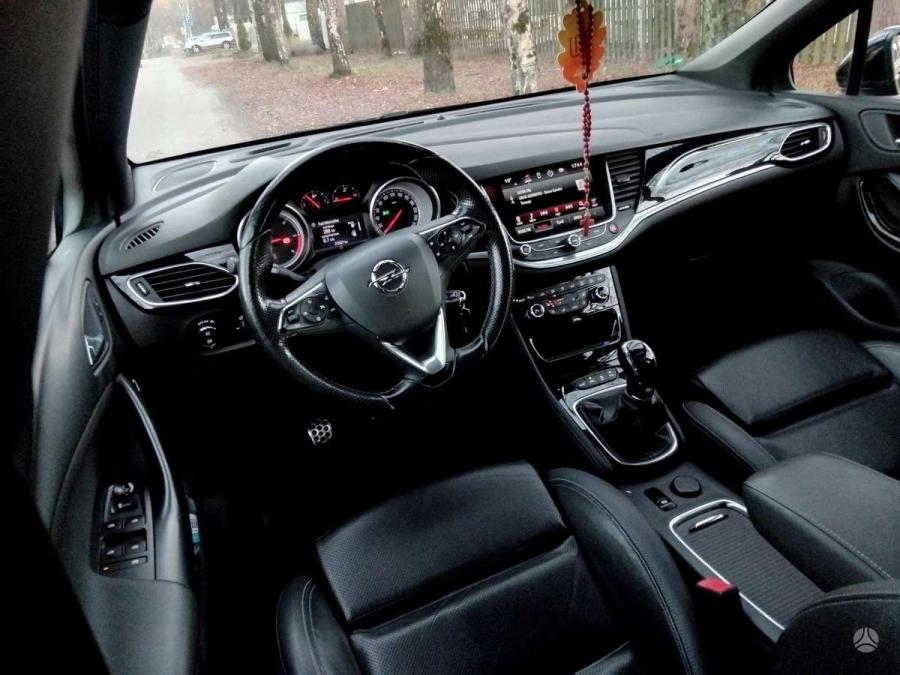 Black Opel Astra 2018 in Vilnius, with an engine capacity of 1.60 L and mileage of 212 thousand km for 8150 €, photo 4 on AUTOMOTO.COM.LV