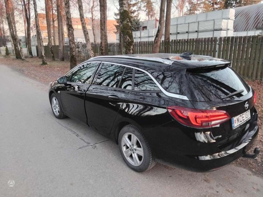 Black Opel Astra 2018 in Vilnius, with an engine capacity of 1.60 L and mileage of 212 thousand km for 8150 €, photo 7 on AUTOMOTO.COM.LV