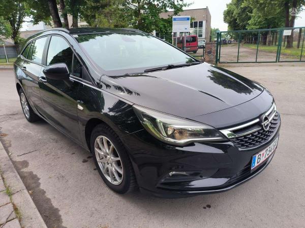 Black Opel Astra 2018 in Taurage, with an engine capacity of 1.60 L and mileage of 200 thousand km for 4400 €, photo 3 on AUTOMOTO.COM.LV