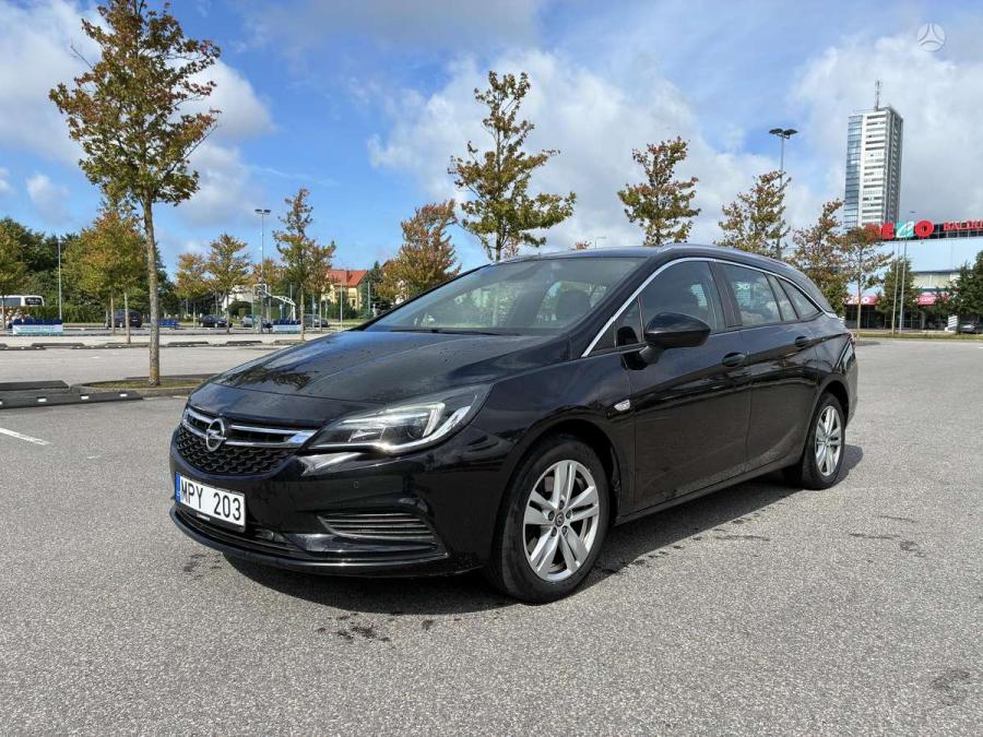 Black Opel Astra 2018 in Klaipeda, with an engine capacity of 1.60 L and mileage of 240 thousand km for 6000 €, photo 1 on AUTOMOTO.COM.LV