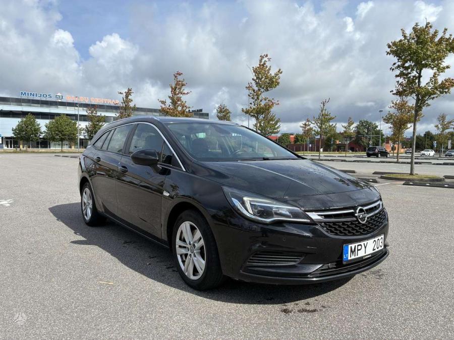Black Opel Astra 2018 in Klaipeda, with an engine capacity of 1.60 L and mileage of 240 thousand km for 6000 €, photo 3 on AUTOMOTO.COM.LV