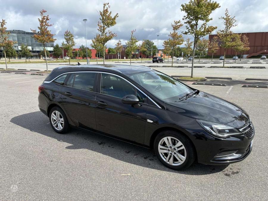 Black Opel Astra 2018 in Klaipeda, with an engine capacity of 1.60 L and mileage of 240 thousand km for 6000 €, photo 4 on AUTOMOTO.COM.LV