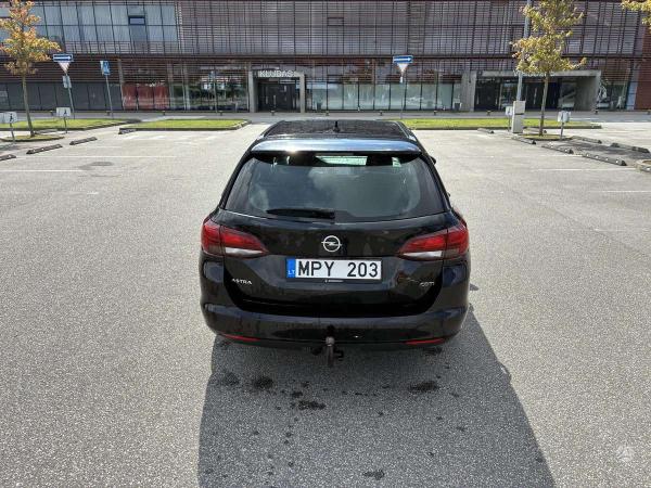 Black Opel Astra 2018 in Klaipeda, with an engine capacity of 1.60 L and mileage of 240 thousand km for 6000 €, photo 6 on AUTOMOTO.COM.LV