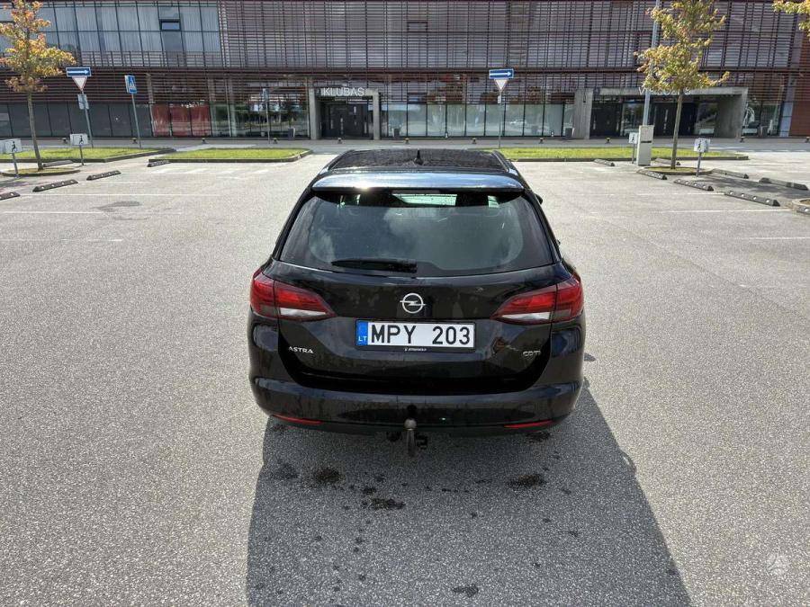 Black Opel Astra 2018 in Klaipeda, with an engine capacity of 1.60 L and mileage of 240 thousand km for 6000 €, photo 6 on AUTOMOTO.COM.LV