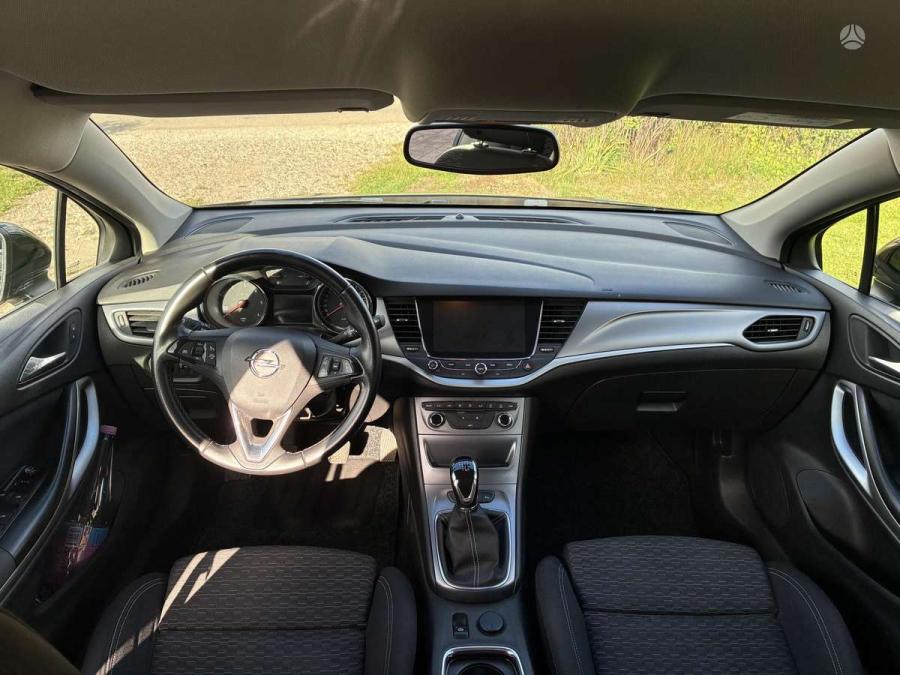 Black Opel Astra 2018 in Klaipeda, with an engine capacity of 1.60 L and mileage of 240 thousand km for 6000 €, photo 12 on AUTOMOTO.COM.LV